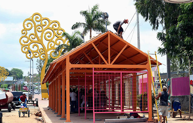 Mira cómo van quedando las primeras paradas de buses modernas