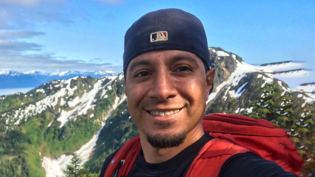 Un hombre graba sin querer el momento de su muerte en un lago de Alaska ... Un hombre graba sin querer el momento de su muerte en un lago de Alaska ...