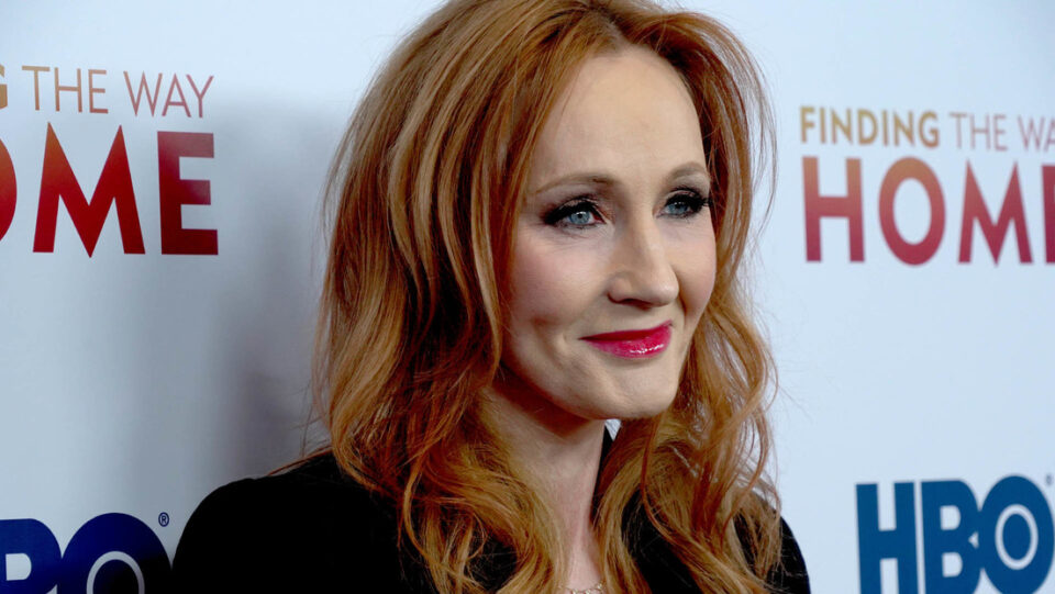 J.K. Rowling, acusada de "delito de odio" por llamar "hombre" a una ...