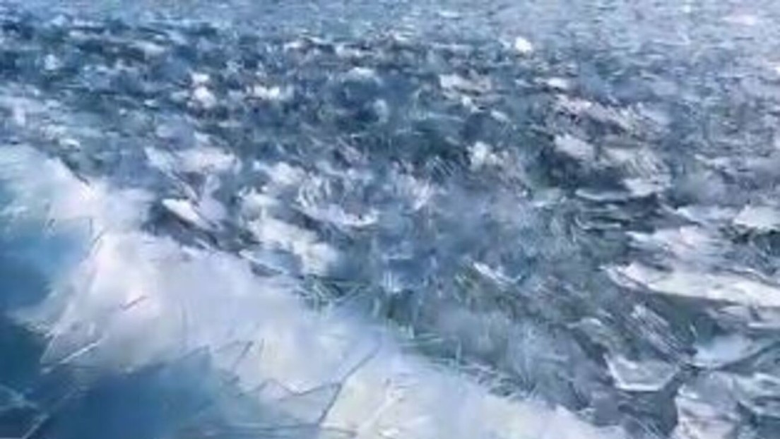 Imágenes de olas heladas que te sorprenderán (VIDEO)